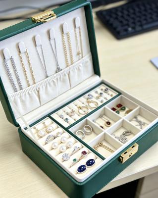 China Premium PU Leather Portable Jewelry Organizer with Anti-Scratch Lining and Small but Spacious Design for sale