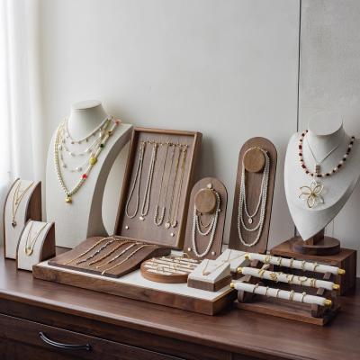 China Elegant Pearl Jewelry Display Stand for Necklace and Pendant for sale
