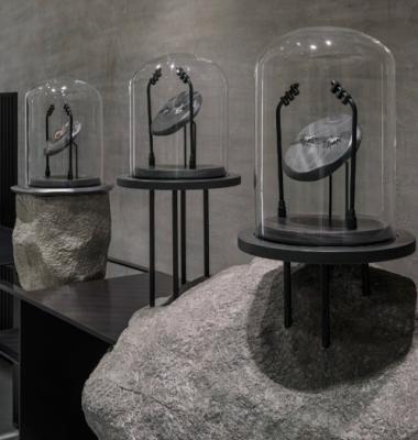 China Customizable Jewelry Display Cabinet with LED Lighting and Dust-proof Anti-theft Design for Luxury Retail for sale