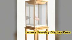 Luxury Gold Jewelry Display Case for Retail Stores