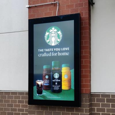 中国 32インチ 1920x1080 HD 屋外用LCDディスプレイ デジタルサイネージ向け 50000～100000時間の寿命 販売のため