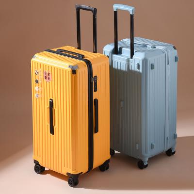Quality Five wheel large capacity thickened luggage compartment for sale