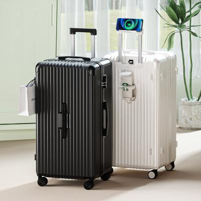 China Multifunctional fashionable travel suitcase good quality convenient travel 26 inches aluminum suitcase for sale