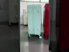 Flat trolley suitcase A suitcase with large capacity, dry and wet separation, and the ability to han