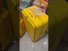 Coffre avec quatre pièces de grande capacité pour les voyages internationaux, tasche prima dell‘apertura