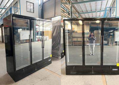 Cina Refrigeratore verticale nero dell'esposizione di 3 porte con l'unità di condensazione autonoma in vendita