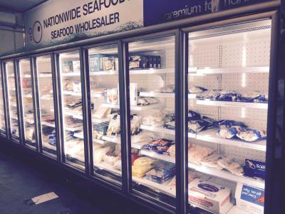 China Verticale van de de Vertoningskoelkast van Multideck van de Glasdeur de Kabinetten ultra Lage Voorzijde voor Worsten Te koop