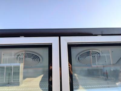 Cina Stia sul colore su ordinazione della porta del congelatore di raffreddamento a aria di vetro del Merchandiser con la metropolitana verticale del LED in vendita