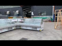 Contador de exhibición refrigerado con puerta de vidrio frontal curvada para operaciones de servicio