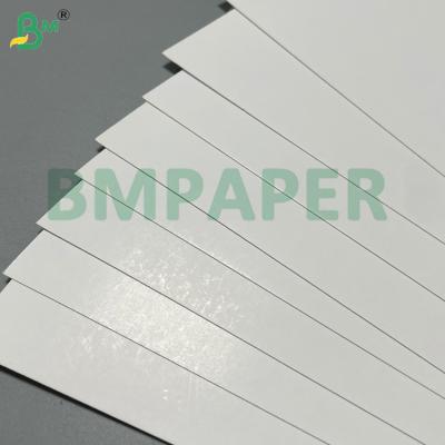 Cina Cartoncino bianco liscio ad alta rigidità da 300 g/m², 310 g/m², 320 g/m² per blister, inserti per scatole regalo, imballaggio di elettronica in vendita