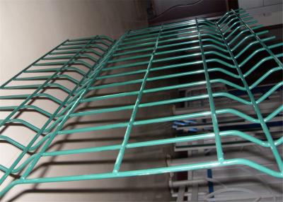 China 50*100 soldado galvanizou a cerca revestida pvc da rede de arame para o quintal à venda