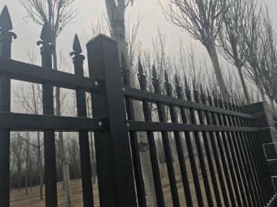 中国 2.1m high x 2.4m width Steel Picket Fence Powder Coated Black Color China supplier 販売のため