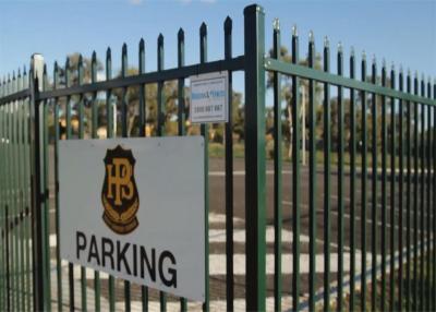 中国 powder coated zinc Steel picket Fence 販売のため