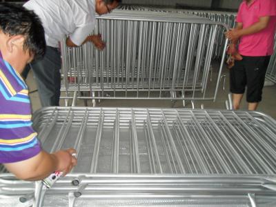 Cina Dipped In Zinc bath Crowd Control Barrier in vendita