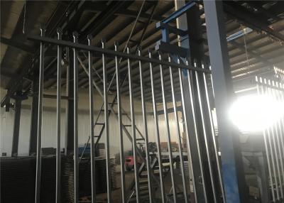 中国 1800mm height x 2450mm crimped spear Hercules fence panels upright 25mm x 25mm x 1.2mm spacing 125mm Powder coated black 販売のため