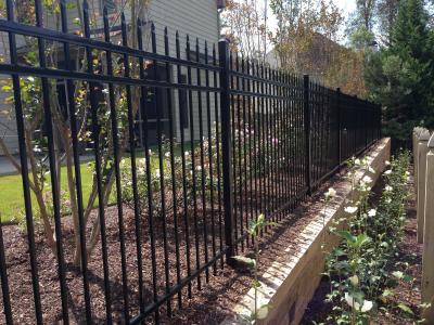 Cina Galvanized Steel Spear Picket Top Tubular Garrison Australia Steel Fence in vendita