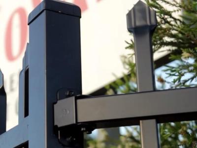Κίνα Steel Tubular Fencing Panels 2.1m*2.4m stain black powder Crimped Spear Security Garrison Fencing προς πώληση