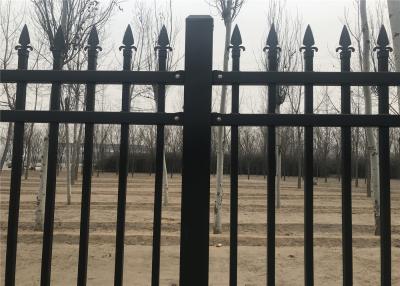 中国 Ornamental Garrison Tubular Security Fence Panels 45mm*45mm x 1.6mm thick 25mm x 25mm picket crimped spear or flat top 販売のため