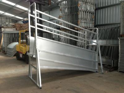 China Galvanized mobile cattle loading ramp for sale