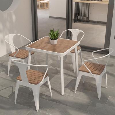 China Tabela e cadeira de jantar de madeira para jardim de estilo moderno à venda