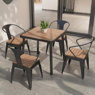 China Tabela e cadeira de jantar de madeira para jardim de estilo moderno à venda