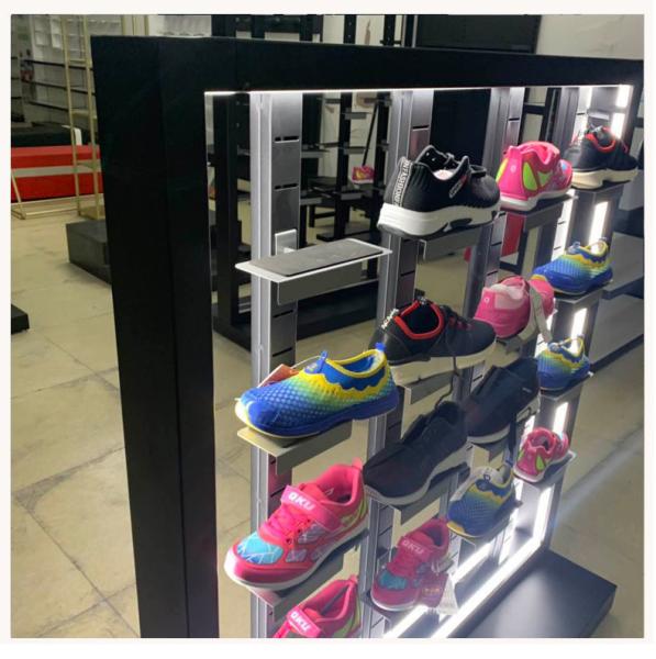 Rack per scarpe a LED in acciaio inossidabile Display per negozi di scarpe in stile mobili domestici