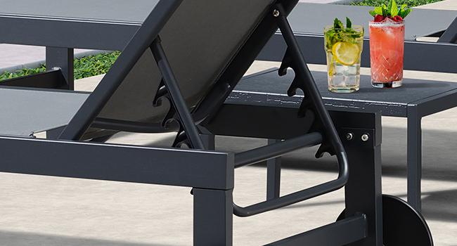 chaise lounge 