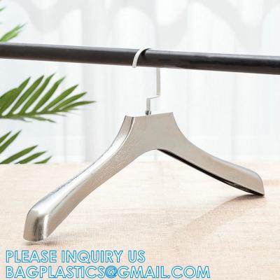 Cina Boutique Plastic Hanger OEM Brand Fashion Adult Coat Garment Display Plastic Gold Hangers in vendita