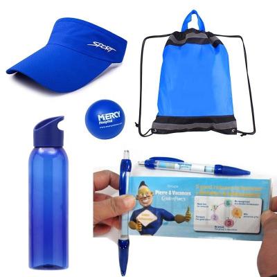 Cina Business Staff Welcome Uniform Graduation Sports Branded Custom Logo Promotional Gift Set Socks Cap Bag Umbrella in vendita