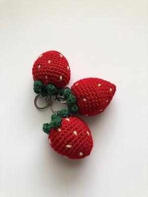 Cina Handmade Crochet Keychain Stuffed Animal Crafts Knitted Crochet Toys - Keychain Accessory- Octopus - Handmade Keychain in vendita