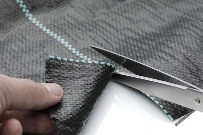 Cina 6 x 33 feet Sheet Woven Weed Control Fabric - Stabilized Black Heavy Duty 3 oz/yd² Landscape Ground Cover Membrane in vendita