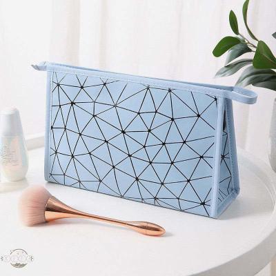 Cina Large Capacity Customized Pu Leather Rainbow Zipper Rhombus Geometric Makeup Cosmetic Bags For Makeup Artist in vendita