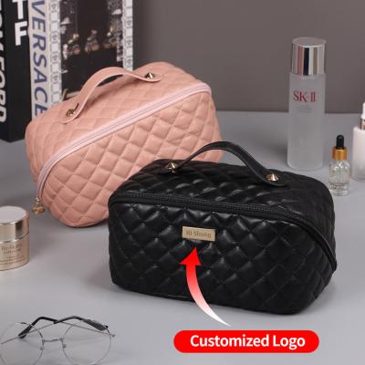 Cina Custom Pouch Luxury Beauty Waterproof Portable Pu Leather Makeup Bag For Girls Travel Cosmetic Bags With Logo Printed in vendita