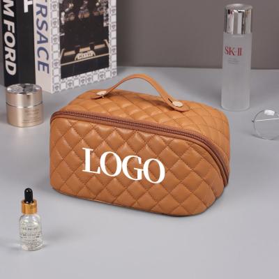 Cina Custom Pouch Luxury Beauty Waterproof Portable Pu Leather Makeup Bag For Girls Travel Cosmetic Bags With Logo Printed in vendita
