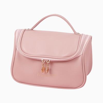 Cina Customized New Arrival Luxury Portable Pu Large White Leather Travel Toiletry Storage Makeup Cosmetic Bags With Logo in vendita