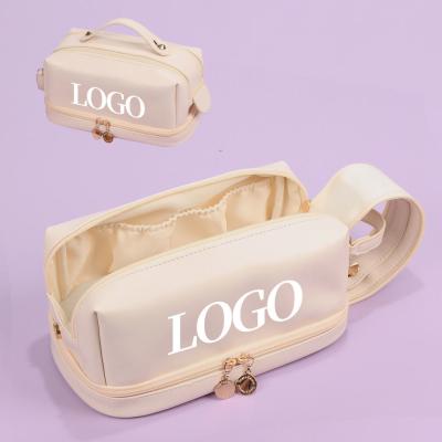 Cina Customized New Arrival Luxury Portable Pu Large White Leather Travel Toiletry Storage Makeup Cosmetic Bags With Logo in vendita