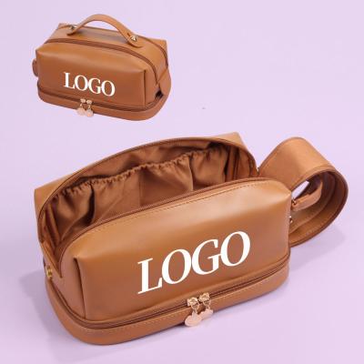 Cina Customized New Arrival Luxury Portable Pu Large White Leather Travel Toiletry Storage Makeup Cosmetic Bags With Logo in vendita