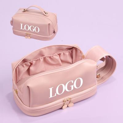 Cina Customized New Arrival Luxury Portable Pu Large White Leather Travel Toiletry Storage Makeup Cosmetic Bags With Logo in vendita