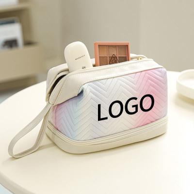 Cina Custom Wholesale Double Layer PU Luxury High-End Travel Makeup Case Organizer Cosmetic Bags For Women in vendita