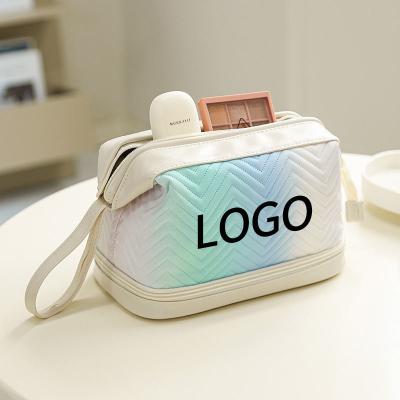 Cina Custom Wholesale Double Layer PU Luxury High-End Travel Makeup Case Organizer Cosmetic Bags For Women in vendita