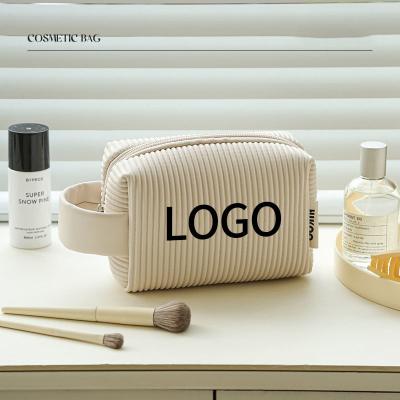 Cina Custom Wholesale Double Layer PU Luxury High-End Travel Makeup Case Organizer Cosmetic Bags For Women in vendita