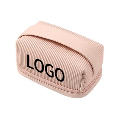 Cina Custom Wholesale Double Layer PU Luxury High-End Travel Makeup Case Organizer Cosmetic Bags For Women in vendita