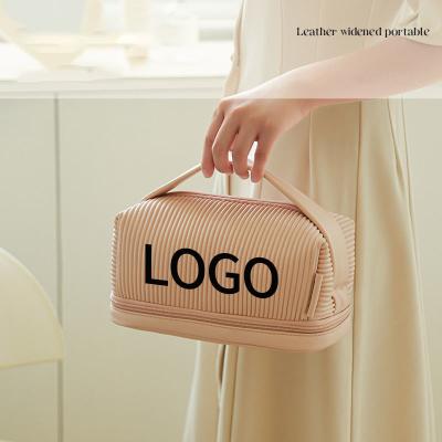 Cina Custom Wholesale Double Layer PU Luxury High-End Travel Makeup Case Organizer Cosmetic Bags For Women in vendita