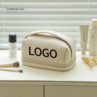 Cina Custom Wholesale Double Layer PU Luxury High-End Travel Makeup Case Organizer Cosmetic Bags For Women in vendita