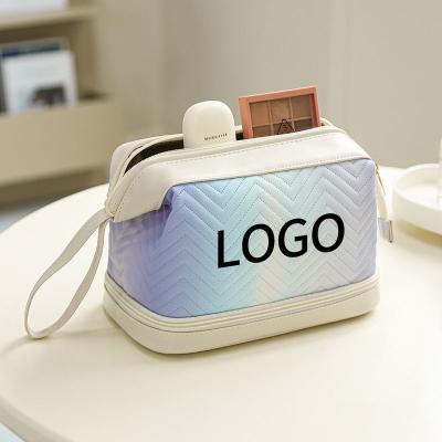 Cina Custom Wholesale Double Layer PU Luxury High-End Travel Makeup Case Organizer Cosmetic Bags For Women in vendita