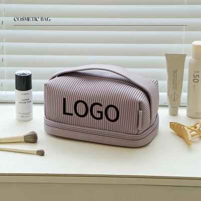 Cina Custom Wholesale Double Layer PU Luxury High-End Travel Makeup Case Organizer Cosmetic Bags For Women in vendita