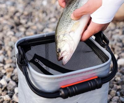 Cina Portable Fishing Water Pail for Camping Traveling Hiking Fishing Boating Gardening with 4.5 Meters Rope in vendita