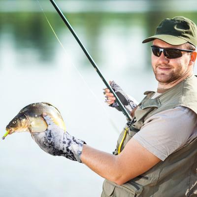 Cina Fishing Gloves With Sun Protection, Uv Protection Silicone Anti-Slip Comfortable And Breathable Fishing Gloves in vendita