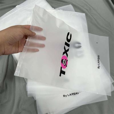 Cina Custom 100% Biodegradable Plastic Recycled Frosted Matte Clothes Ziplock Bag Eva Zipper Pouch Polybags For Clothing in vendita