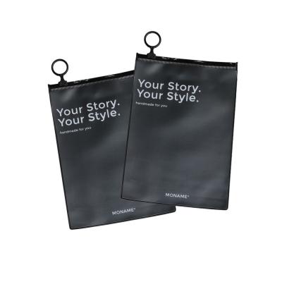 Cina Customized Brand Logo Fashion Mobile Phone Case For IPhone Mobile Phone Charging Line PVC Plastic Packaging in vendita